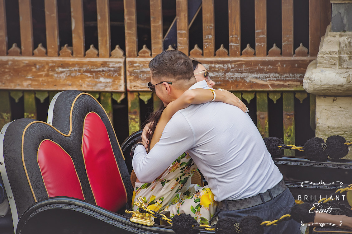 The most romantic wedding proposal on a gondola in Venice with the help ...