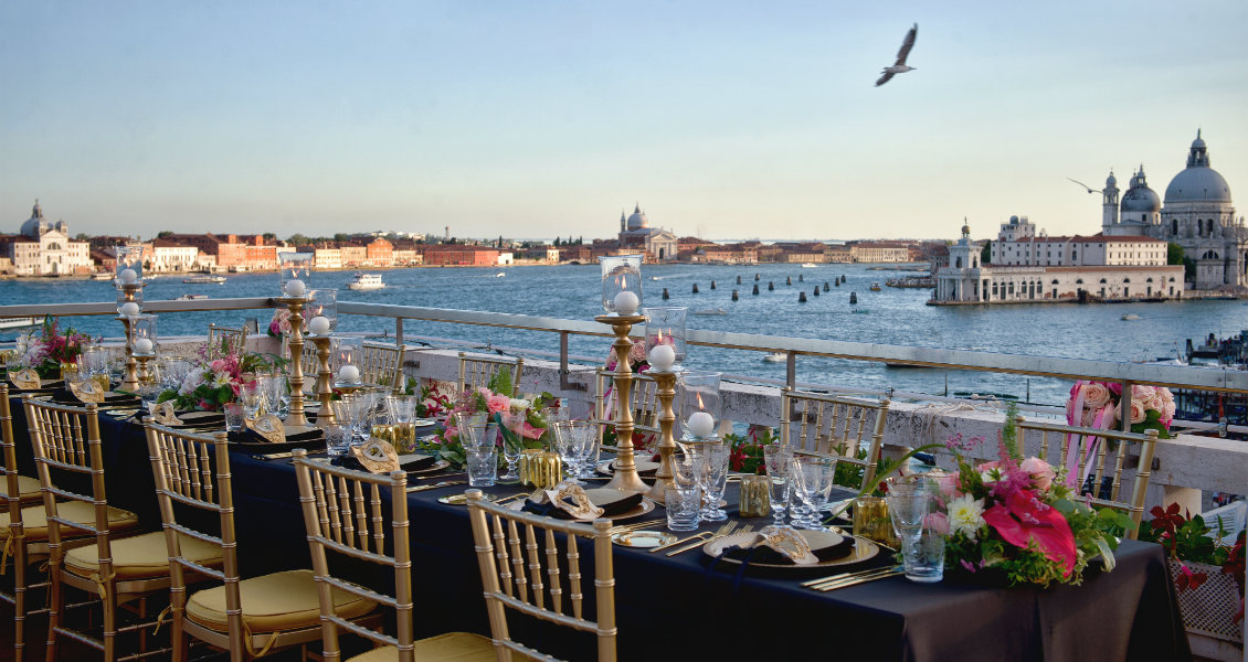 Intimate wedding in Venice, on a luxury panoramic terrace
